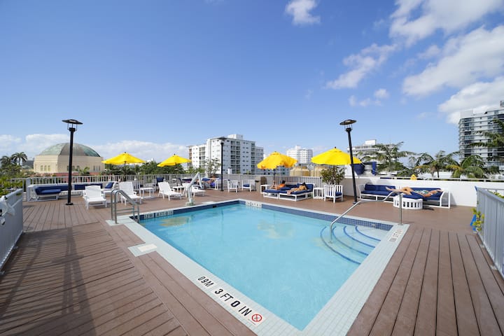 South Beach Suite, 2 Double Beds & Rooftop Pool - Miami Beach, FL