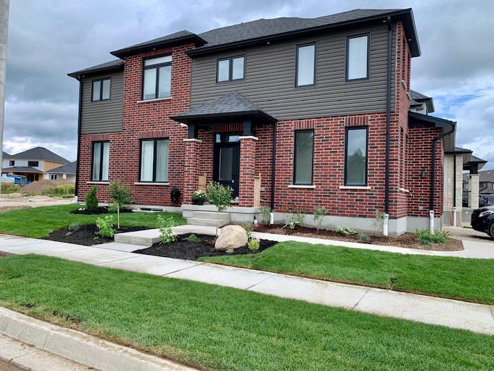 Brand New Modern Home In Breslau - Kitchener