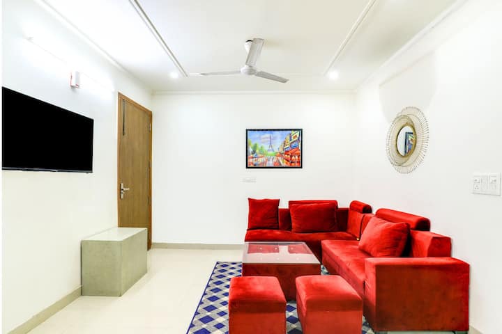 Peacefulhuts Standard 3bhk - Delhi