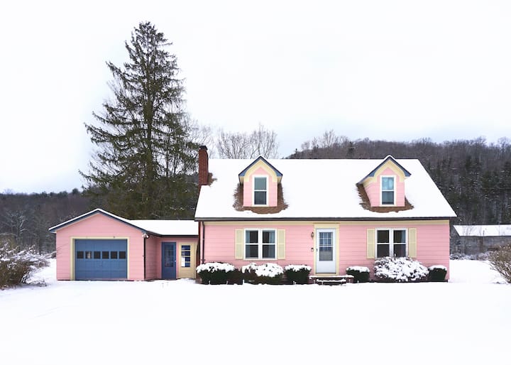 Roxy — Cozy Catskill Cottage - Roxbury, NY
