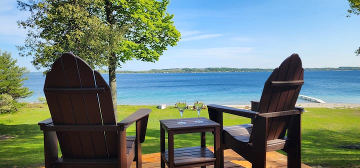 Dreamcatcher Waterfront Cottage On 5 Private Acres - Suttons Bay, MI