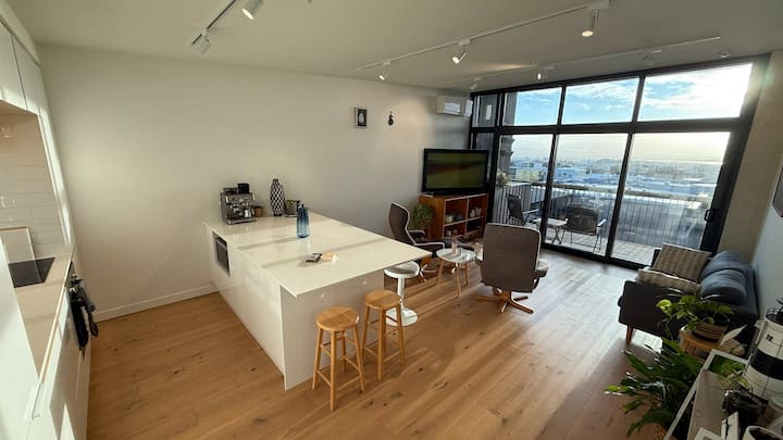 Panoramic Modern 2-br Uptown Apartment - Auckland