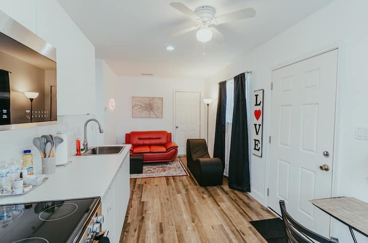 Paris Private Suite In The City *Kamasutra Chair* - Gainesville, TX