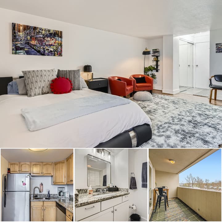 Charming Walkable Condo W/ Balcony & Mountain View - Denver, CO