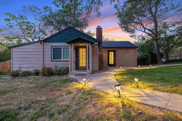 2b Hot Tub, 4 Mi Sequoia, Games - Three Rivers, CA