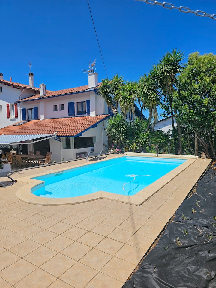 Villa Con Piscina 1,7 Km De Playa - Irun