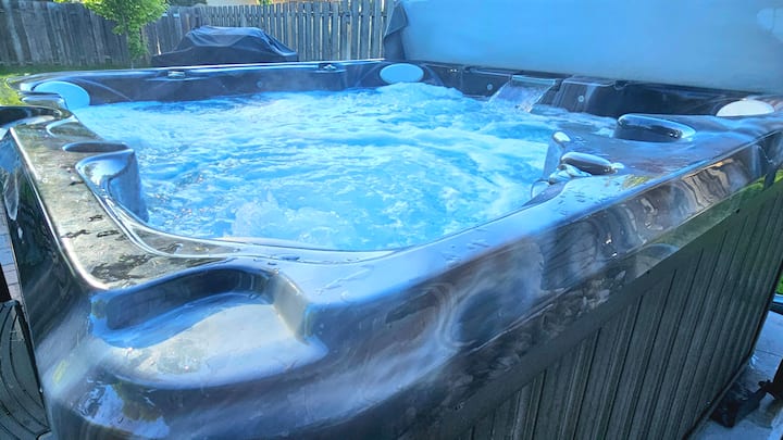 South Fargo River House - Hot Tub |  Fire Pit - Fargo, ND