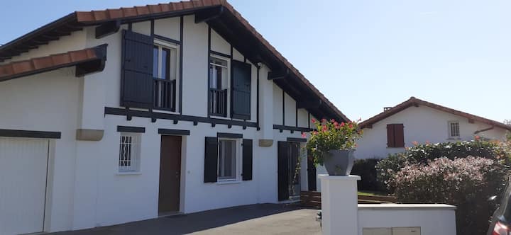 Maison Spacieuse Et Conviviale - Urrugne