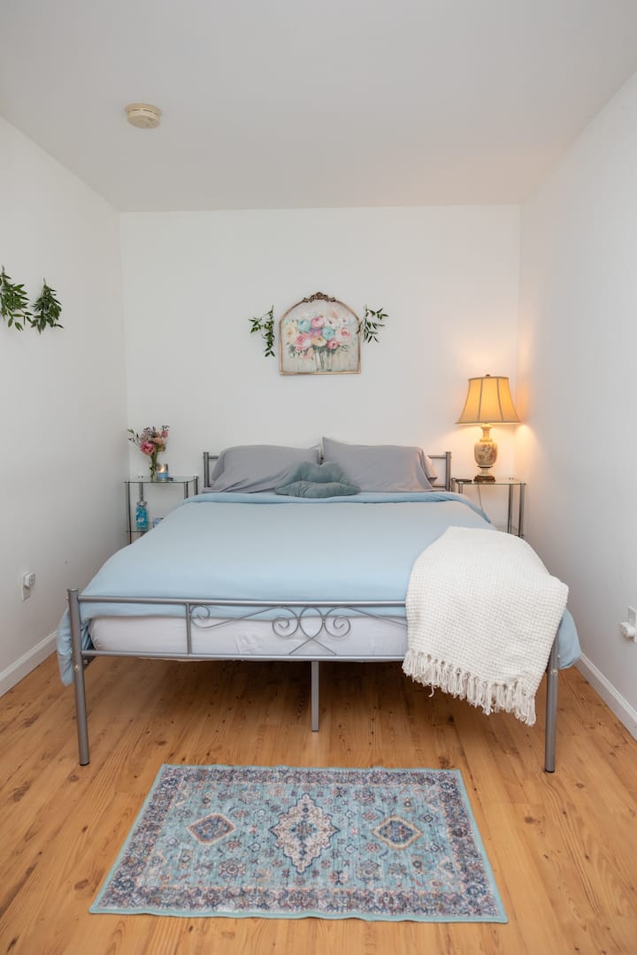 "Keep Life Simple" -Blue Door- Basement Apartment - Cooperstown, NY
