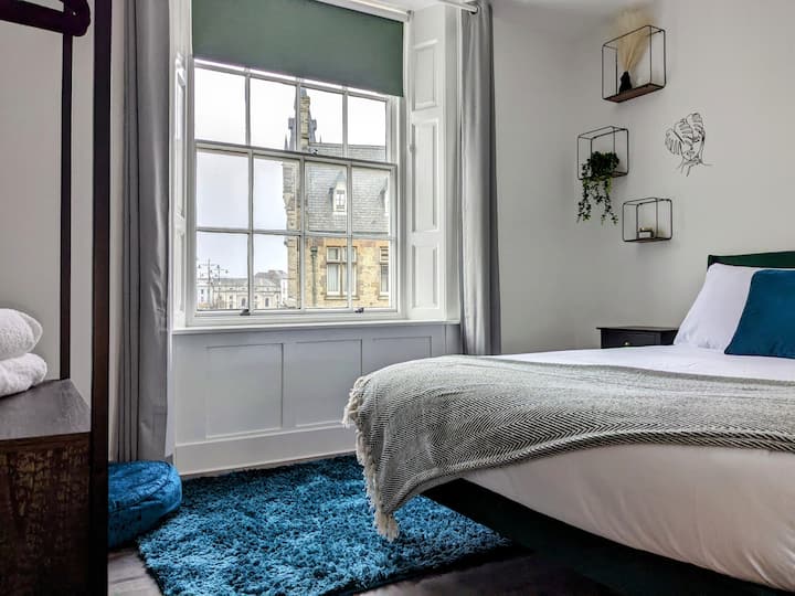 Sterling
Stylish 2 Bedroom, Central, Modern Space - Darlington