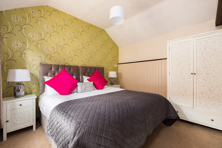 One Bedroom Cottage, Shared Pool - Brightlingsea