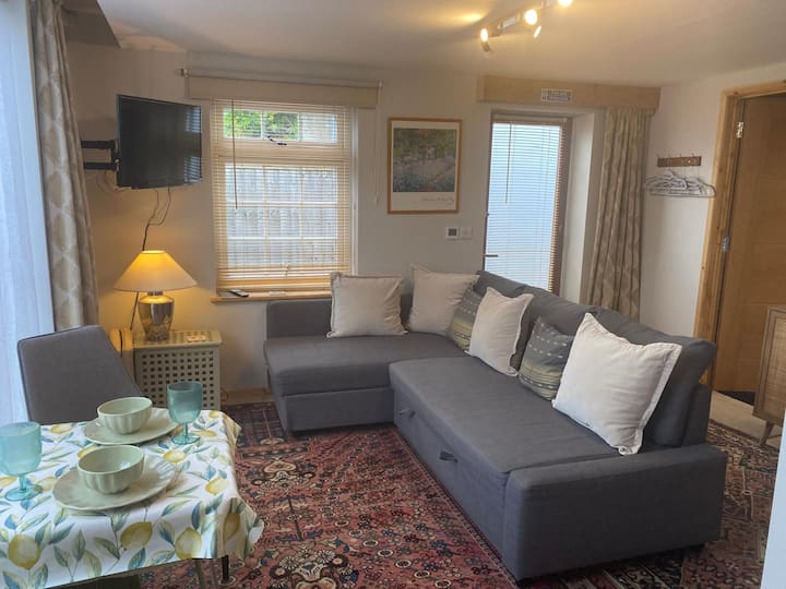 Summer House Getaway - Cheltenham