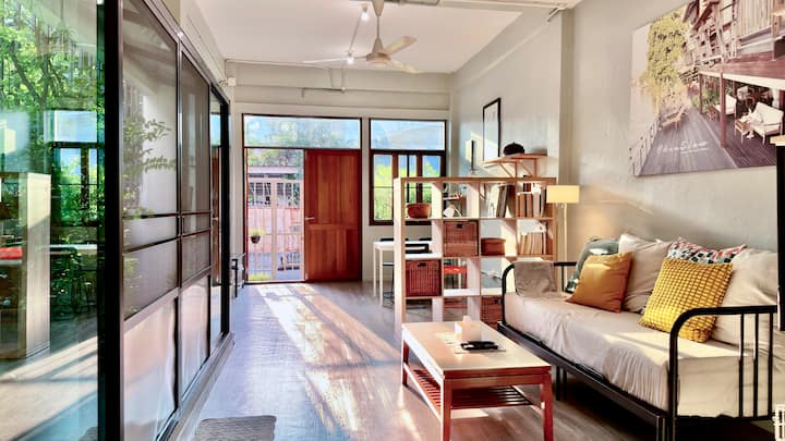 Two-bedroom Townhouse Near Mrt Ratchada-lat Phrao - Bangkok