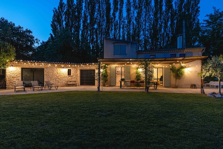 Maison Paisible Avec Jardin, Piscine Et Poulailler - Pertuis