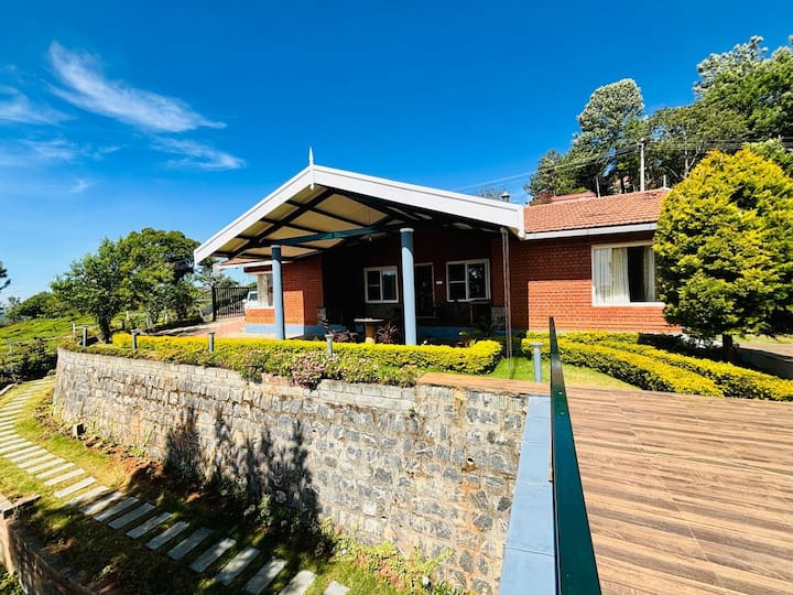 Thakur's Cottage: Waterfall View - Coonoor