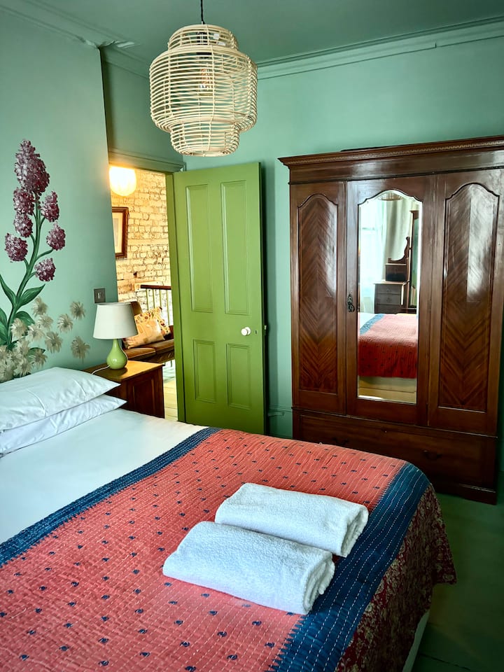 Unique & Colourful Boho Retreat • Central Margate - Margate