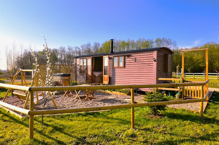 Luxury Shepherd's Hut & Private Hot Tub In York - Pocklington