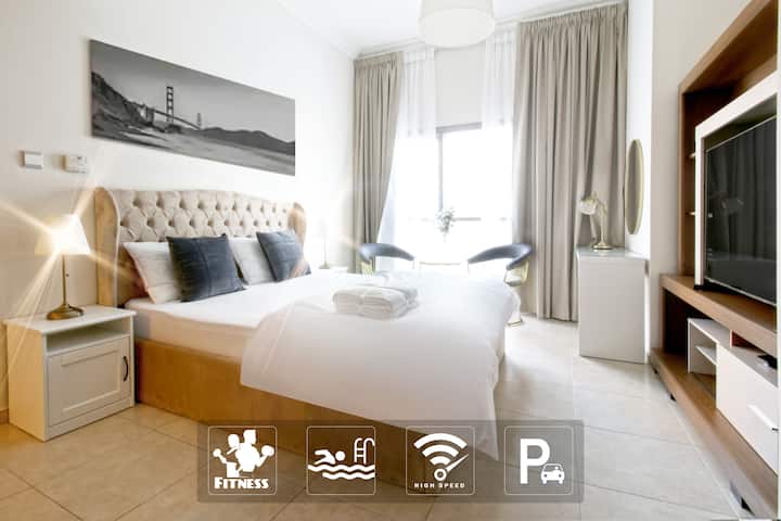 Stylist Studio In Marina Near Beach & Metro -Z1103 - Dubai