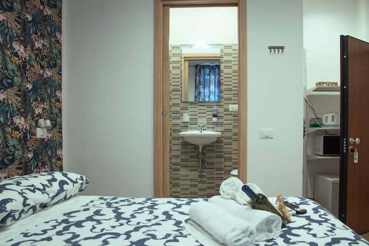 Camera Int.a Indipendente Con Bagno E Angolo Break - Roma