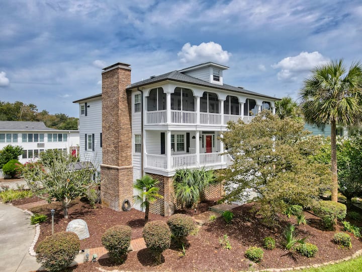 Luxury Home W/ Hottub & Elevator 1block From Beach - North Myrtle Beach, SC