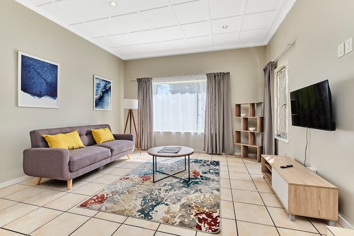 Riv3. Spacious 2 Bed/ Bath. Pool - Sandton
