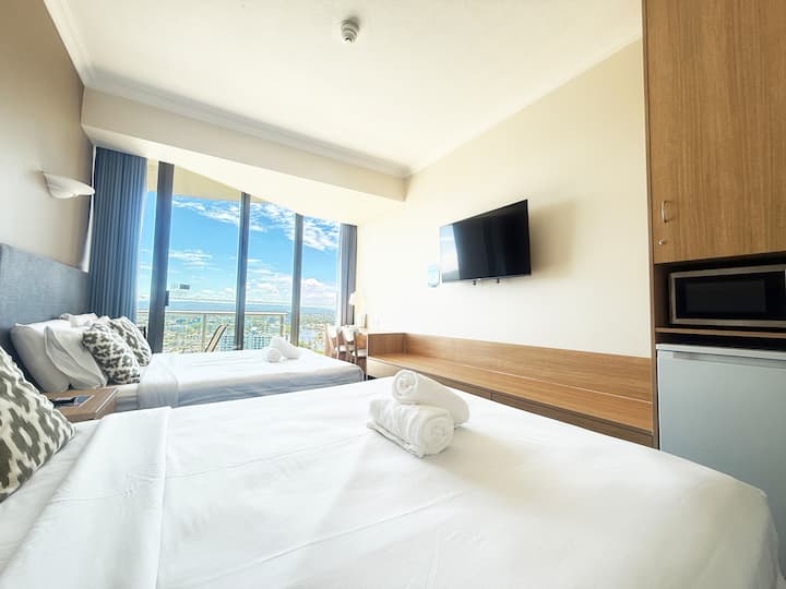 Surfers Paradise High Floor (Level 20) Hotel Room - Surfers Paradise