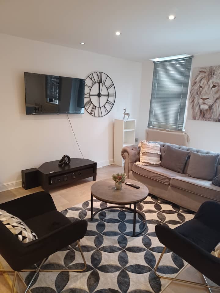 Alhambra Theatre Comfy 2-bedroom Bradford - Halifax