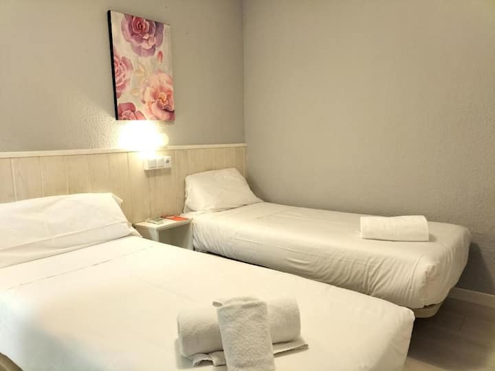 Hostal Albero By Gaiarooms - Hab Doble 2 Camas - Salamanca, Spain