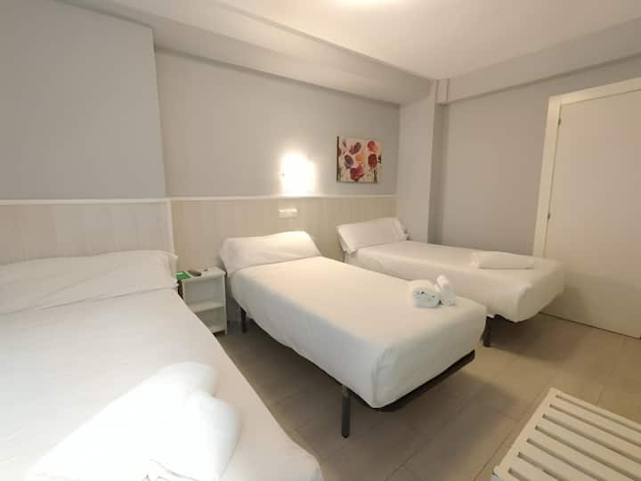 Hostal Albero By Gaiarooms - Habitación Triple - Salamanca