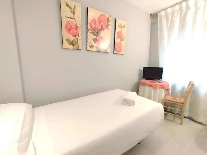 Hostal Albero By Gaiarooms- Indiv Baño Compartido - Salamanca, Spain