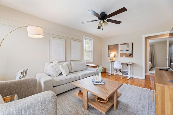 Updated 1-bedroom In Omaha Stylish & Smart Living. - 오마하