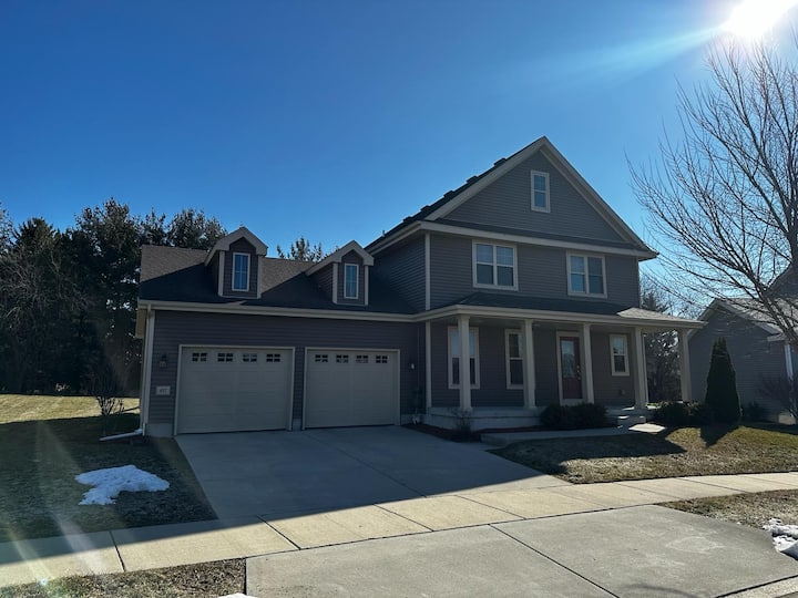4bd, 2.5br, 2 Garage+ Office In Desirable Location - Madison, WI