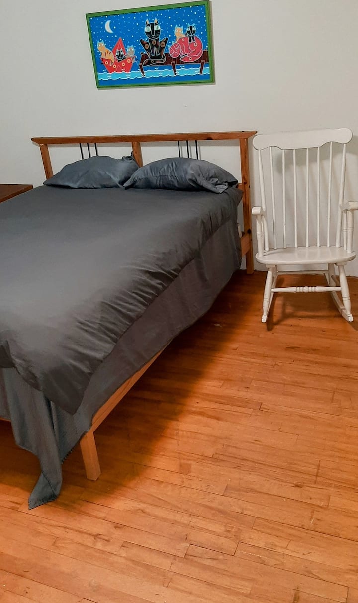Simple Room - New Westminster