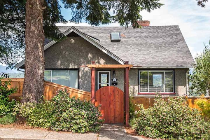 Simpled Room - Burnaby