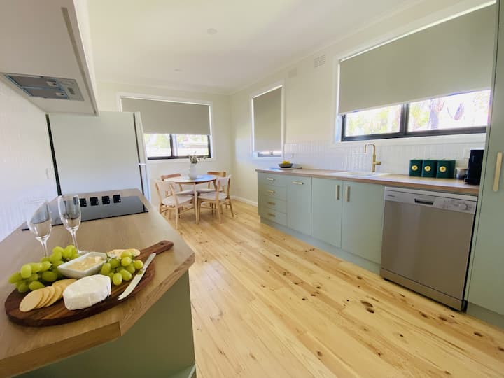 Charming 3 Bedroom Home - Quiet & Relaxing - Echuca
