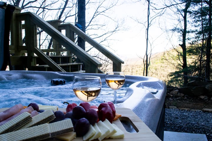 Private Tiny Cabin, Perfect Mtn View, And Hot Tub! - Cherokee, NC