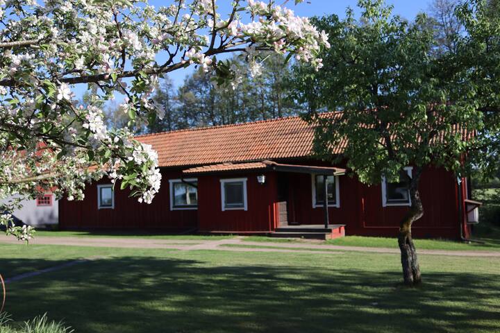 Bäckens Gästhus, Nära På Landet. - Töreboda