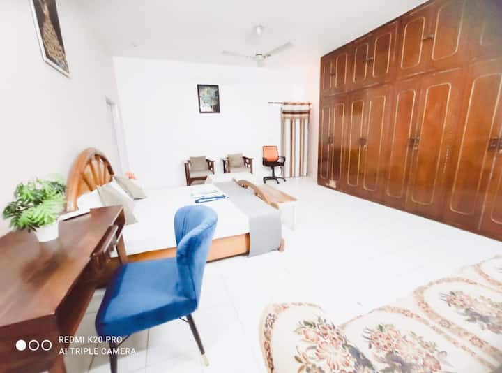 1 Ac Room & Kitchen | 2 Guests | Family/bachelors - Faridabad