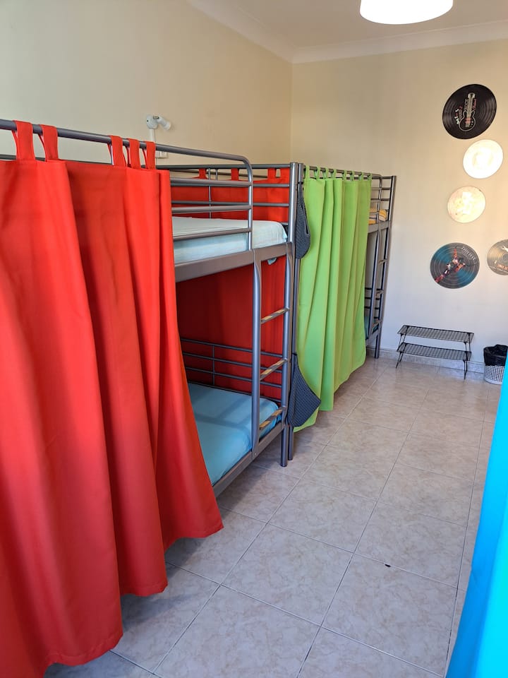 Cama Em Dormitorio Feminino Partilhado 1 (6camas) - Portimão