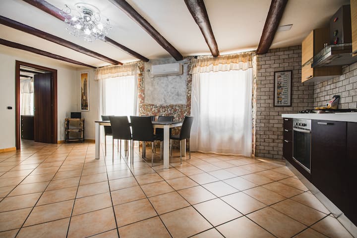 Paradise House Near The Metropolitan Materdei - Nápoles