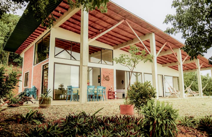 Islote View: Temporada, Pet Friendly & Guardianía - Ecuador