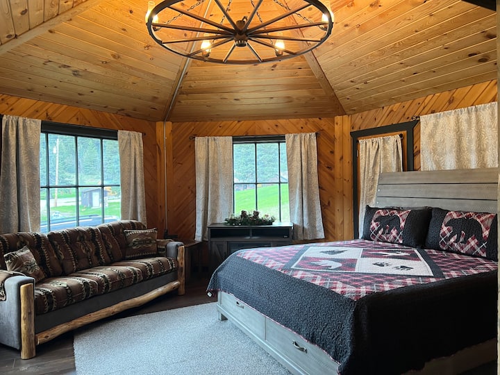 Grizzly Bear Cabin (L2) - Galena Road Cabins - Deadwood, SD