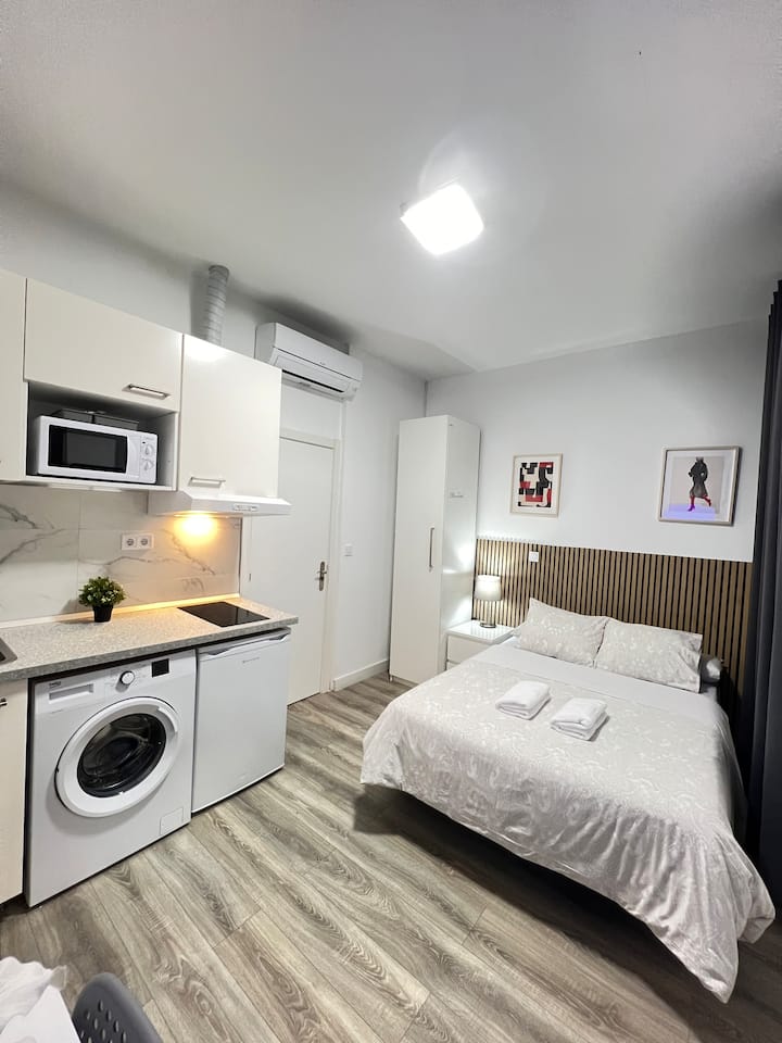 V37 - Acogedor Estudio En Un Bajo - Madrid
