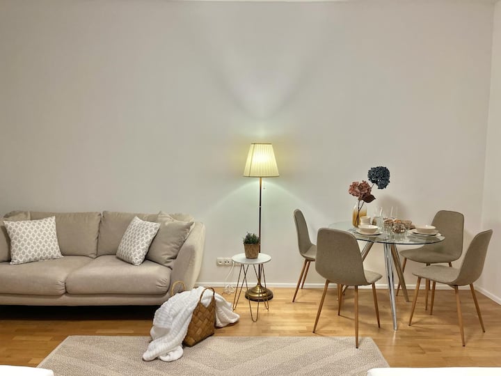 Zentrales Apartment Mit Balkon - Viena