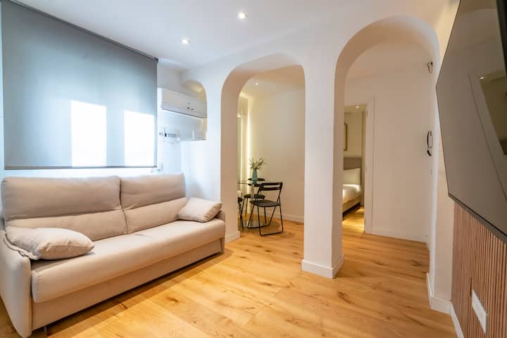 Cb10 - Stylish Modern Apt.- 5 Minute Walk Gran Vía - Madrid