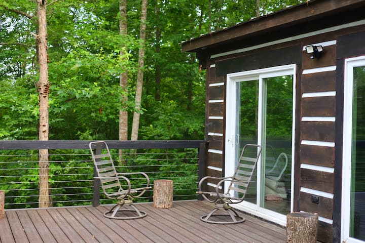 Tranquil Haven: Secluded Retreat - Lake Anna, VA