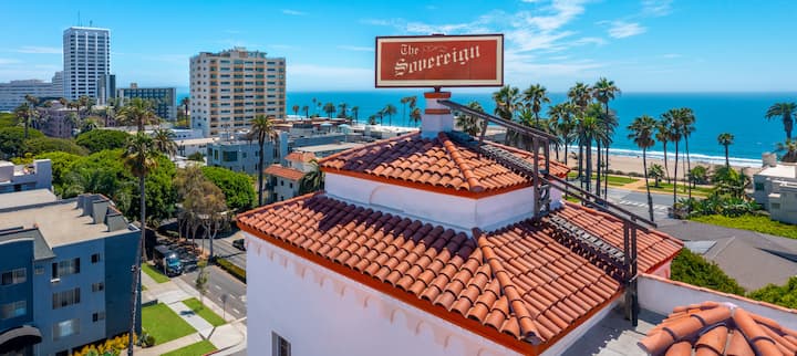 Beachside King Studio | Kitchen | Walk Everywhere - Santa Monica, CA