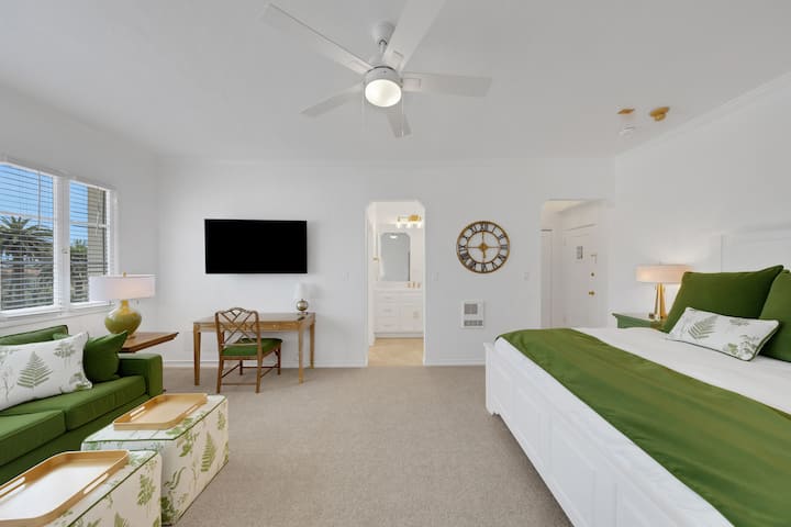 Beachside King Studio | Kitchen | Walk Everywhere - Santa Monica, CA