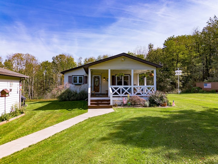 Ideal Family Home On 5 Private Acres. Heated Pool. - Chautauqua, NY