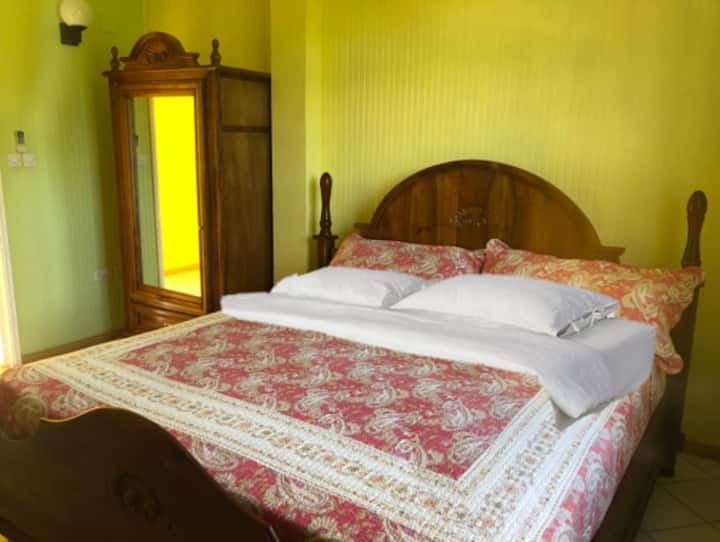 4 Private Bedrooms With Lock 3 Shared Bathrooms - Dominica
